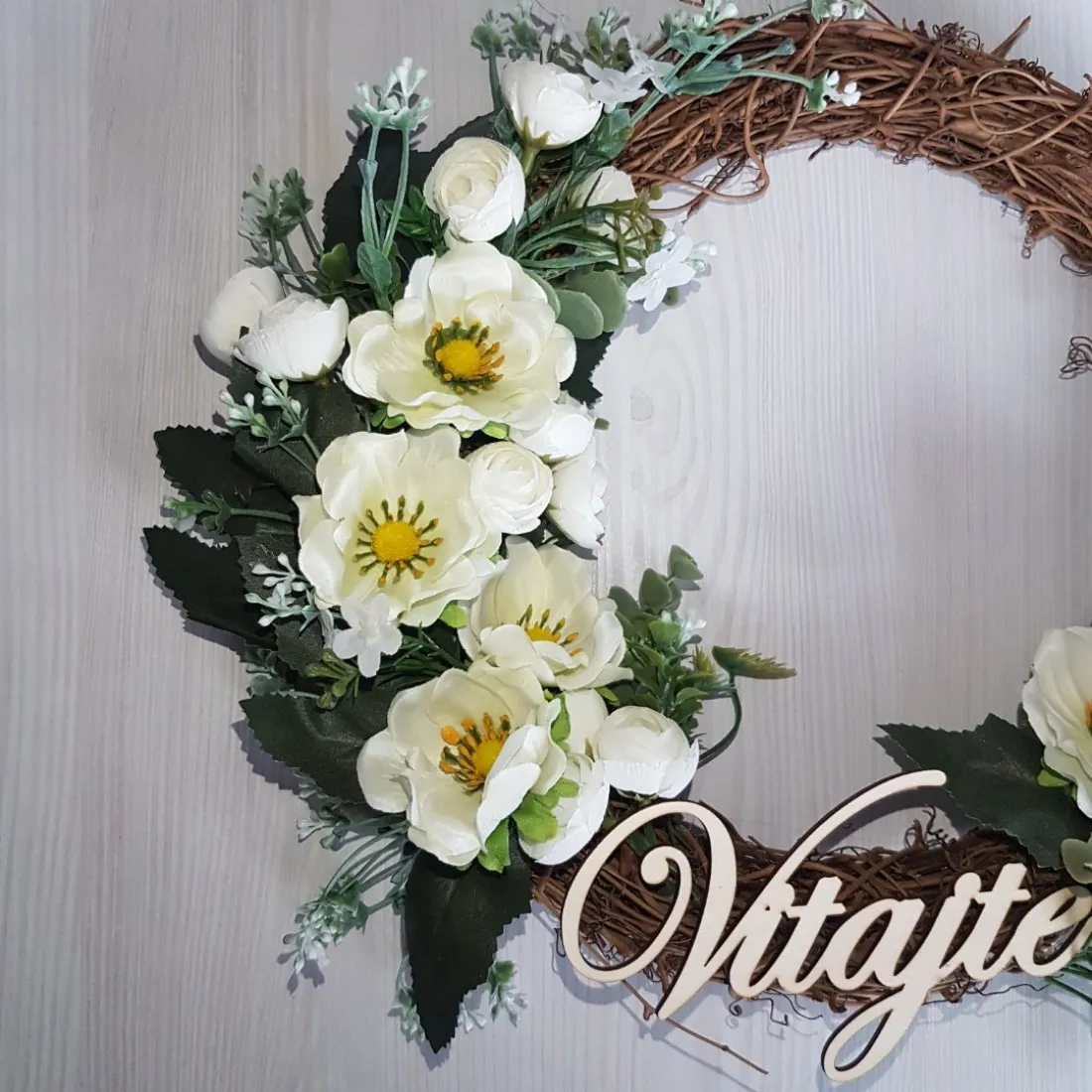 Celoročný kvetinový veniec na dvere - 34 cm | mespi.sk